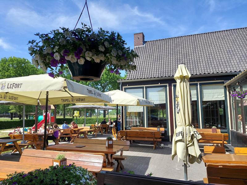 Het terras - De Brandevoortse Hoeve
